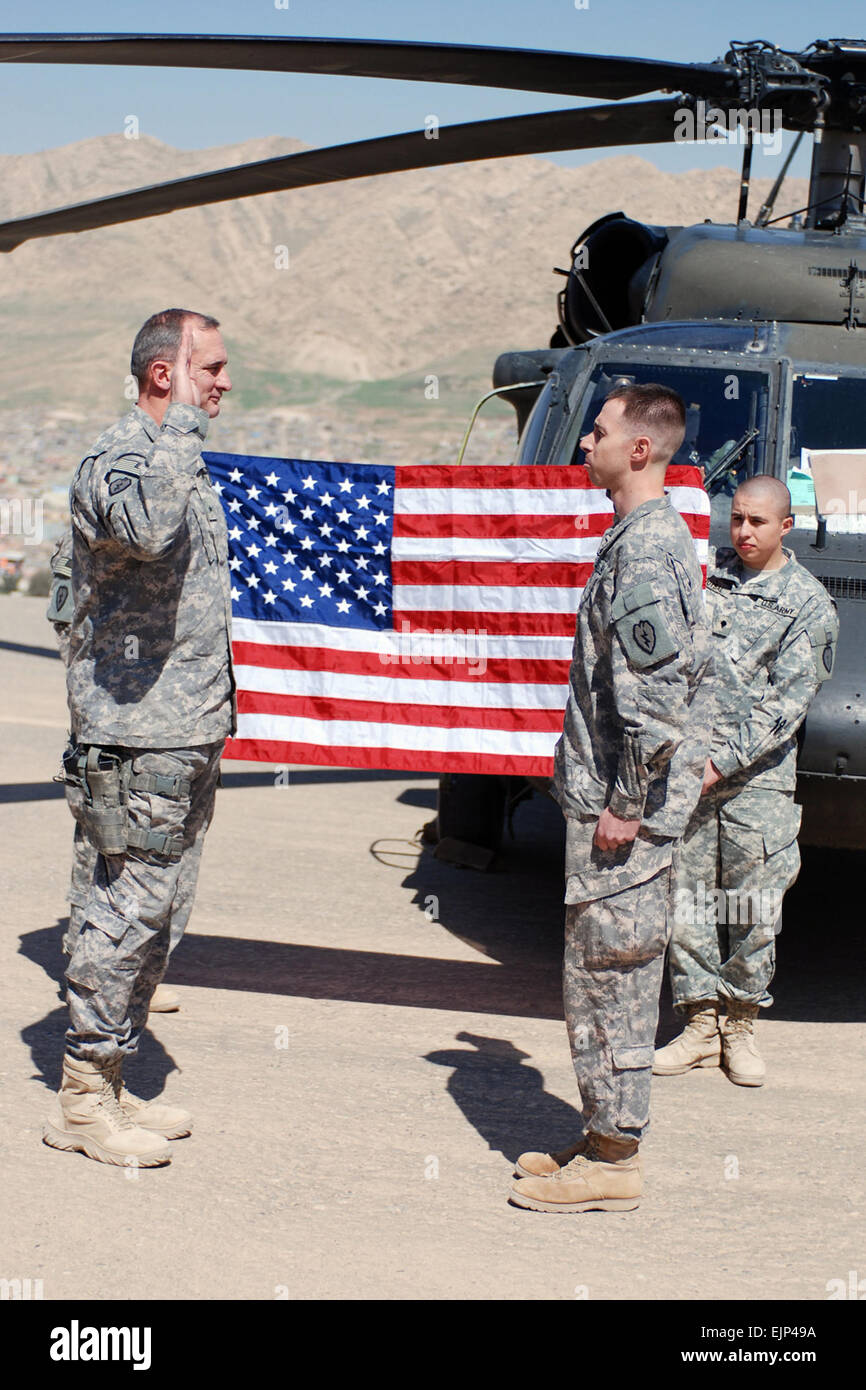 Spc. Patrick Horton raises his right hand and recites the oath-of ...