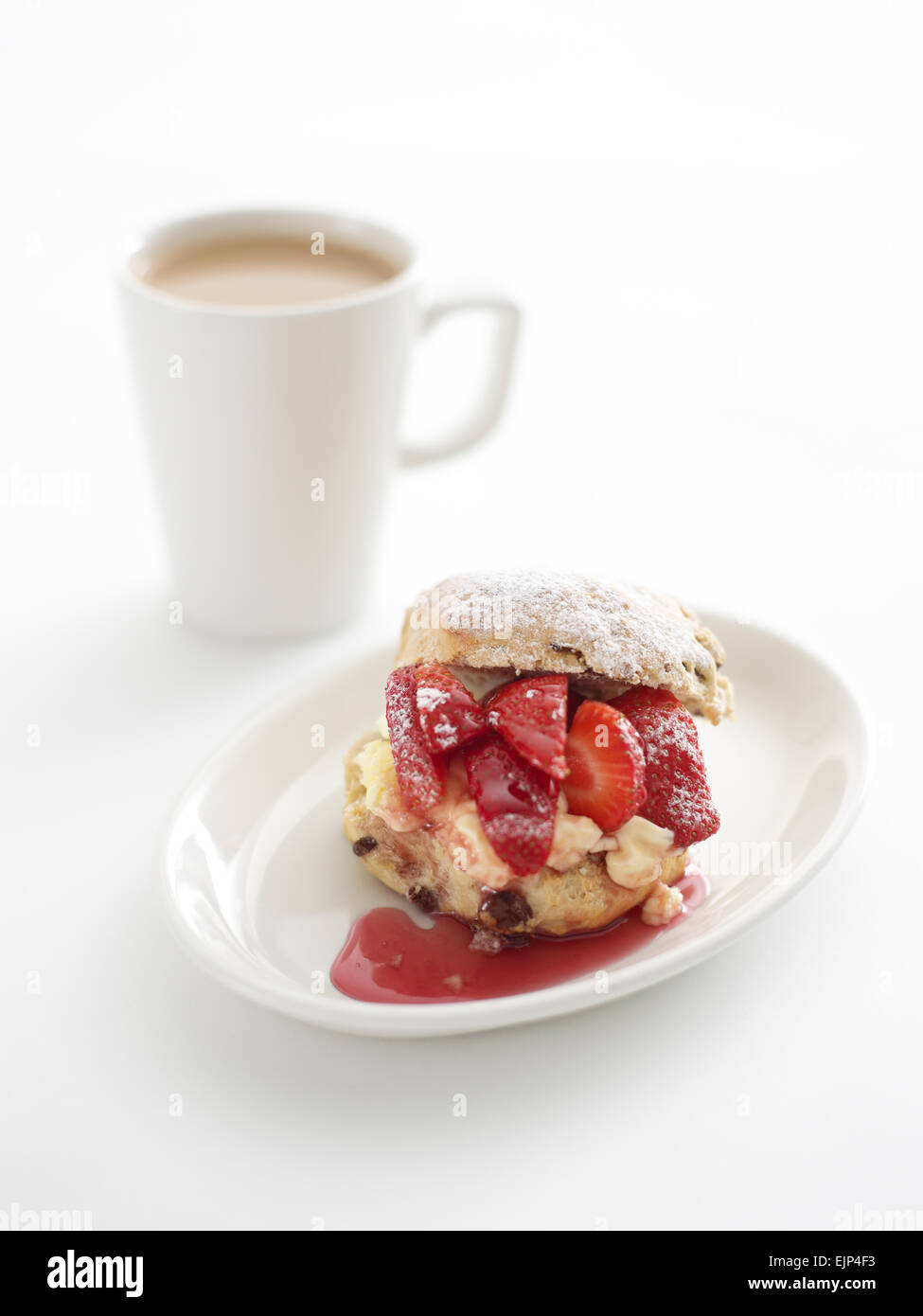 strawberry and cream scone and tea Stock Photo - Alamy