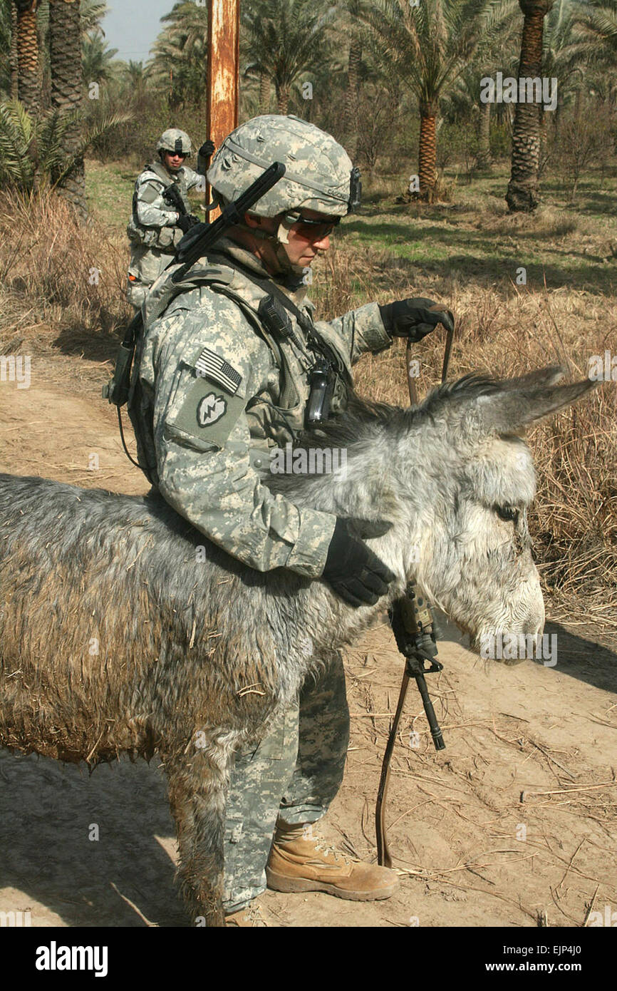 1st Lt. Louis Cascino, an infantry platoon leader, Company B, 1st ...