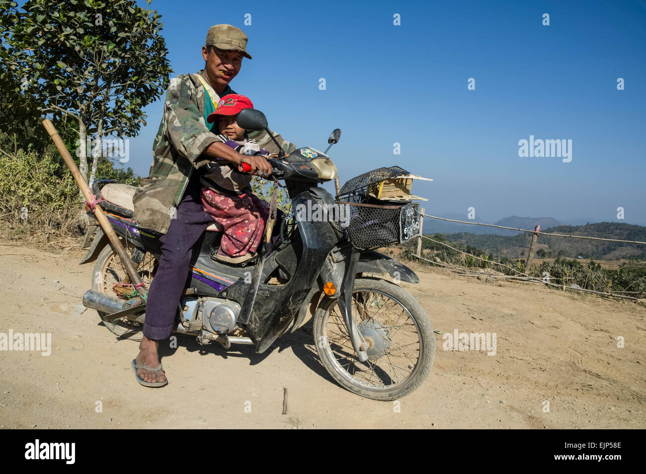 Scenes of rural Myanmar people at work Stock Photo - Alamy