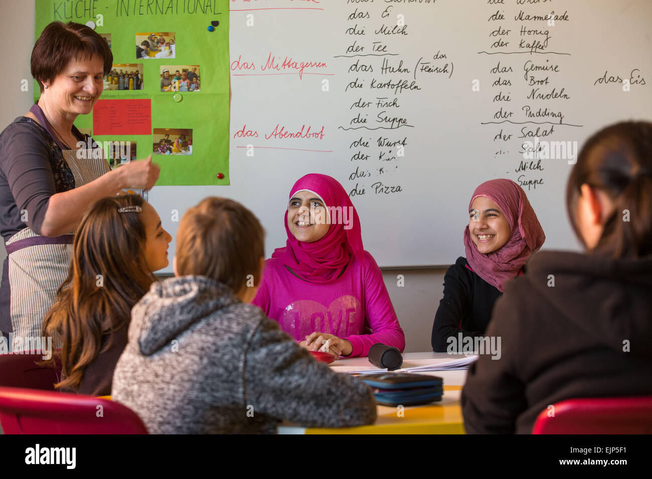 Teacher Anke Engelmann gives a German lesson to refugee children ...