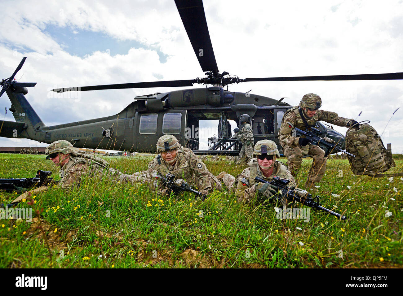 U.S. Army Soldiers, assigned to 2d Squadron, 2d Cavalry Regiment ...