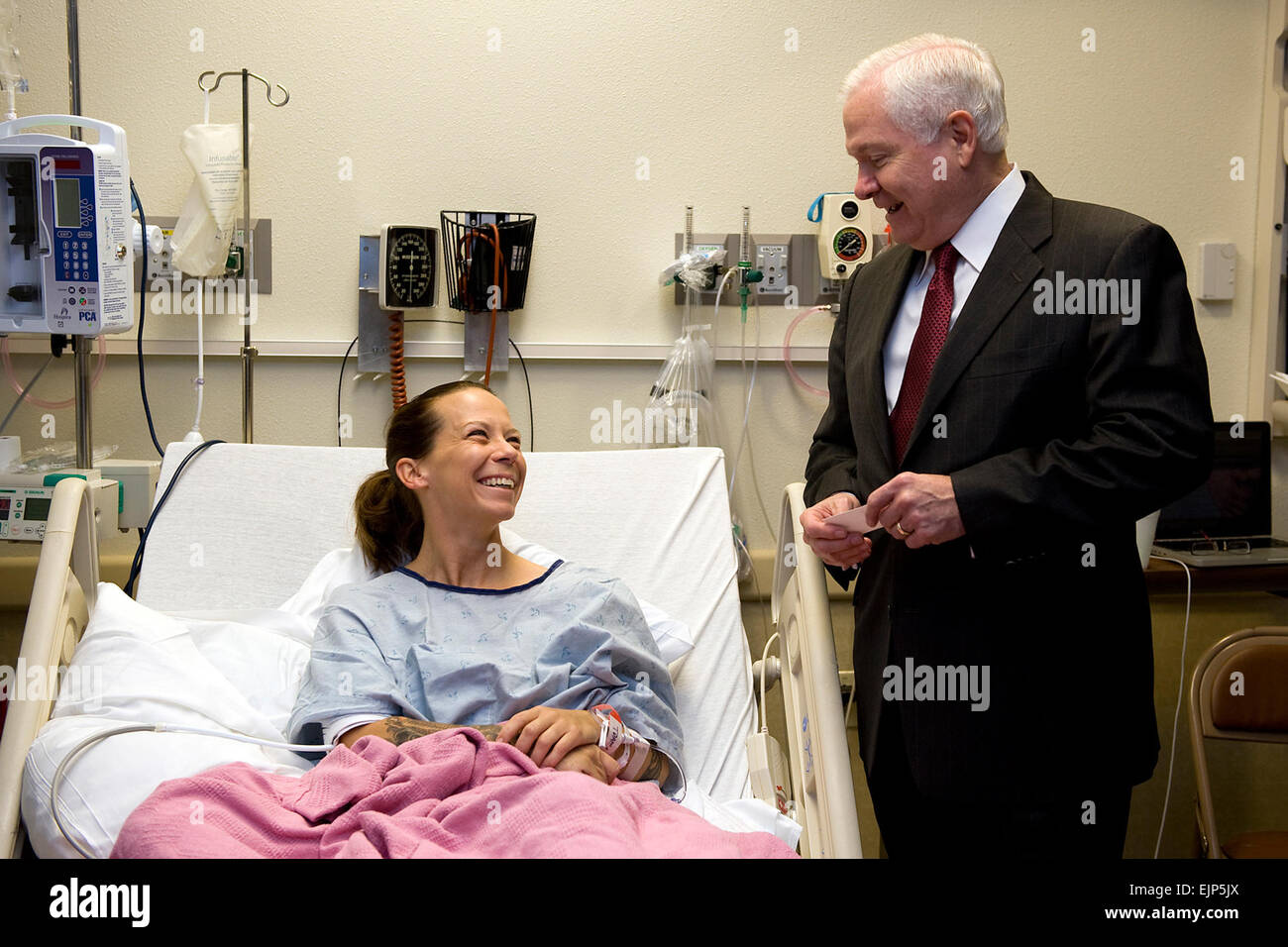 Defense Secretary Robert M. Gates visits Sgt. Kimberly Munley, a police ...