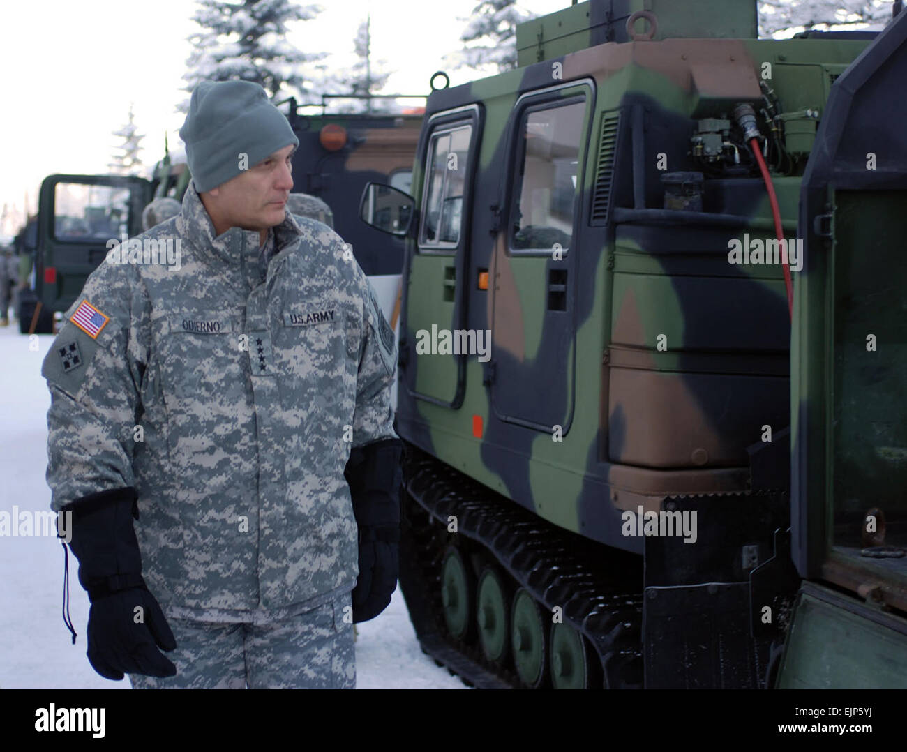 Gen. Raymond T. Odierno, Chief of Staff of the Army, receives a ...