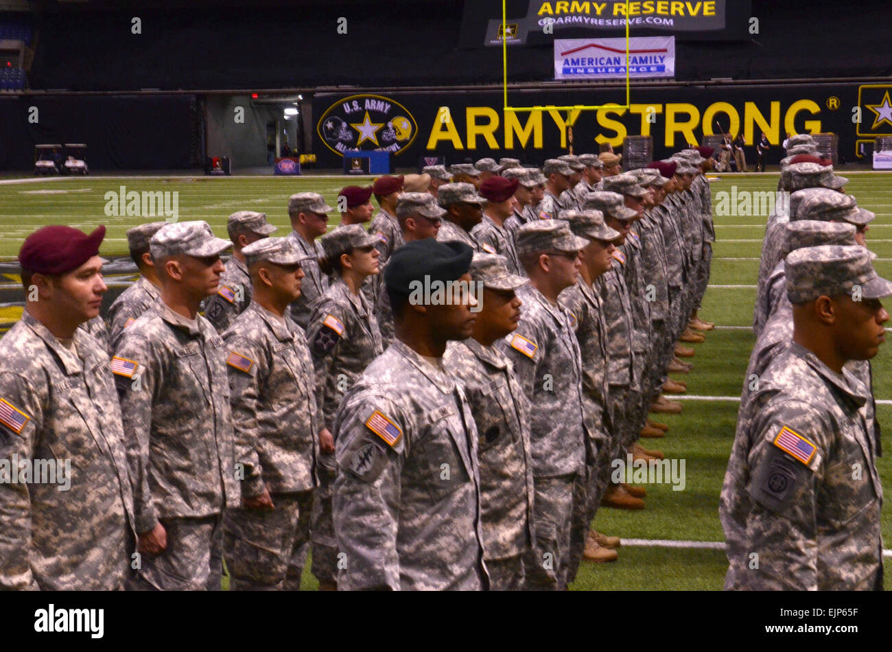 Public affairs operations center hi-res stock photography and images ...