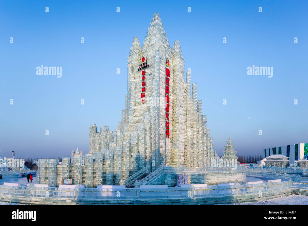 Spectacular ice sculptures, Harbin Ice and Snow Festival, Heilongjiang ...
