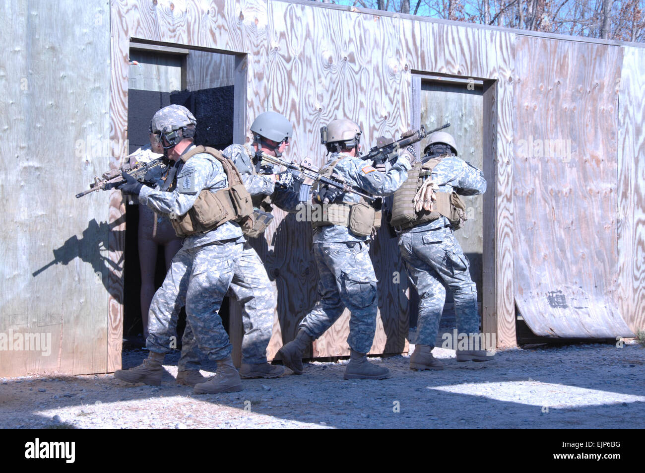 U.S. Army Soldiers from Alpha Co., 3rd Battalion, 3rd Special Forces ...