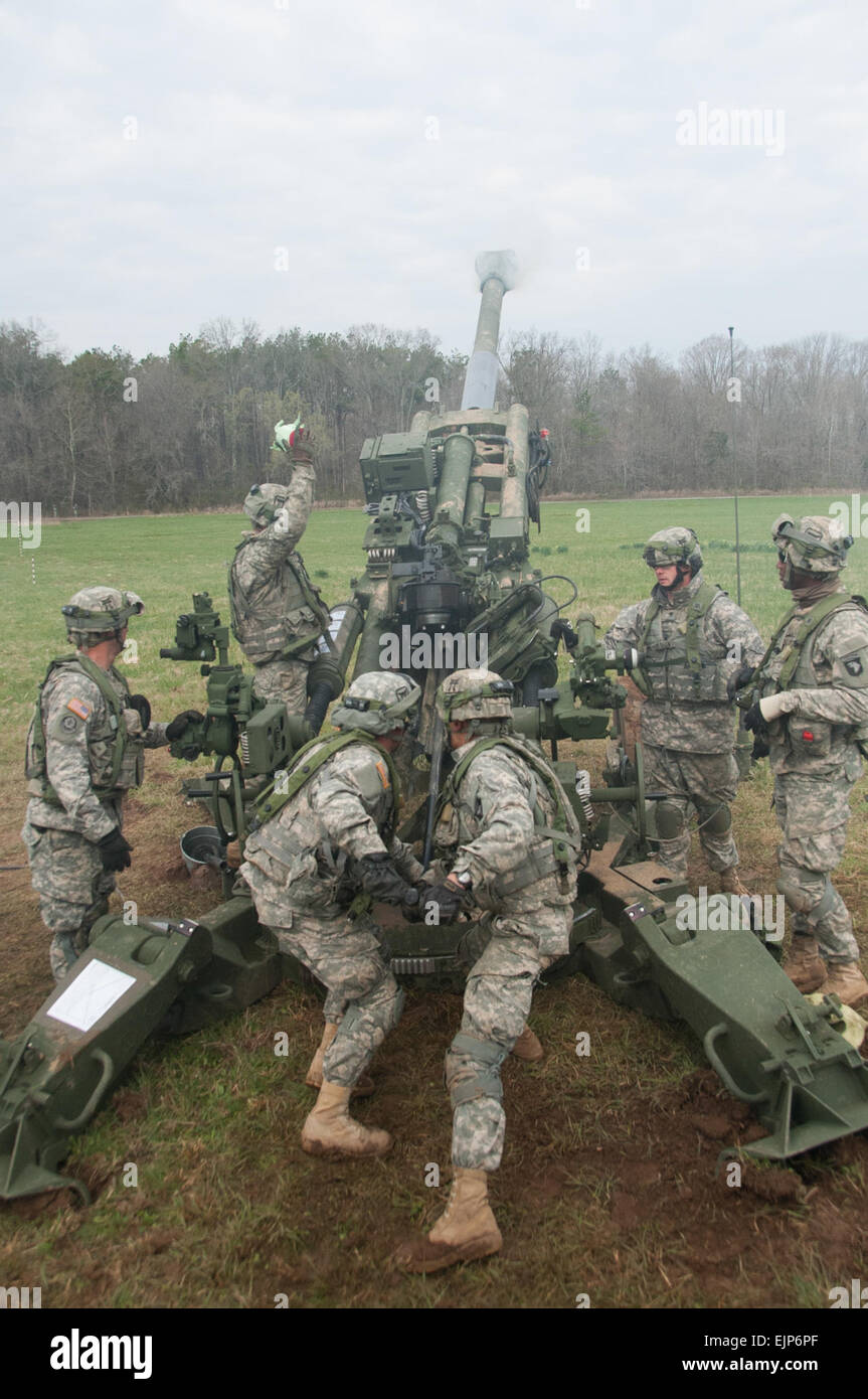 FORT CAMPBELL, Ky. -- Soldiers with 3rd Battalion, 320th Field ...