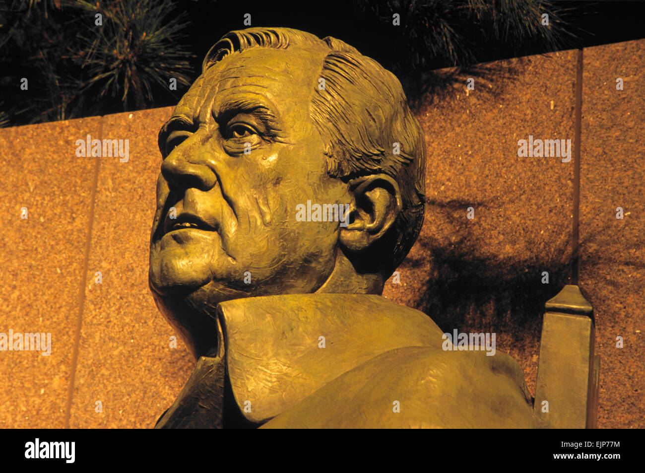 Detail, FDR sculpture (by Neil Estern), Franklin Delano Roosevelt ...