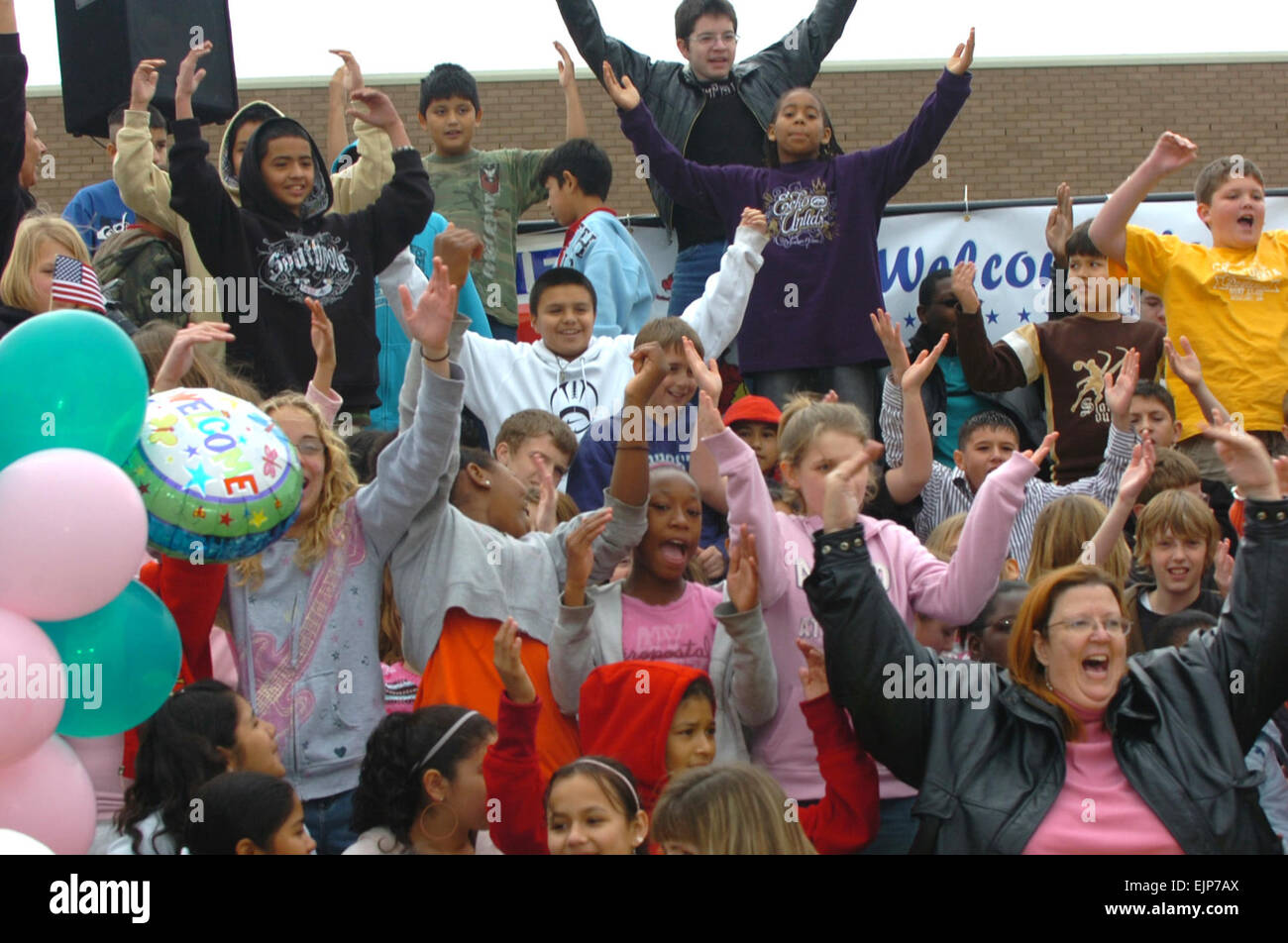 Students from McGregor, Texas', H.G. Isbill Junior High School dance to ...