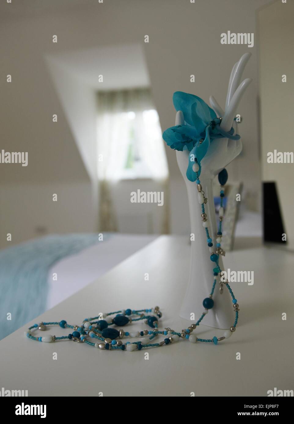 Sloping hand hi-res stock photography and images - Alamy