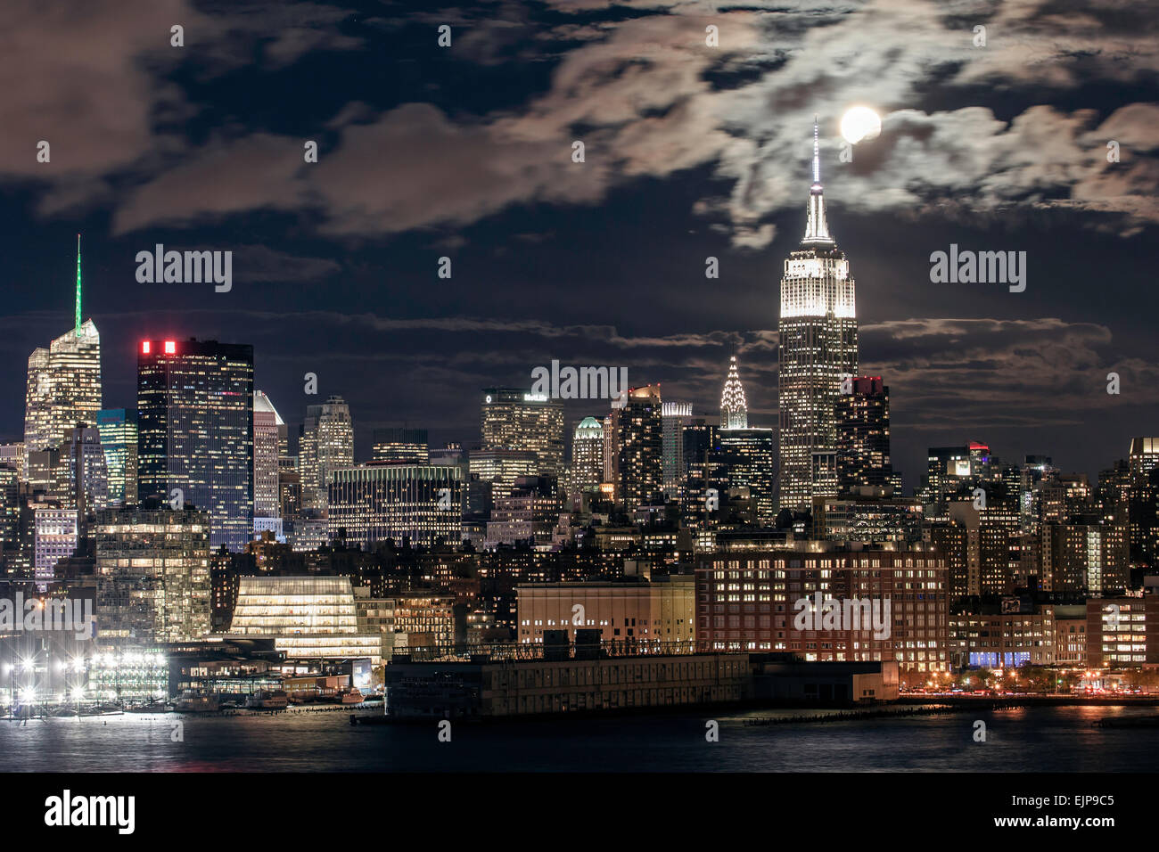 Full moon over city skyline new york hi-res stock photography and ...