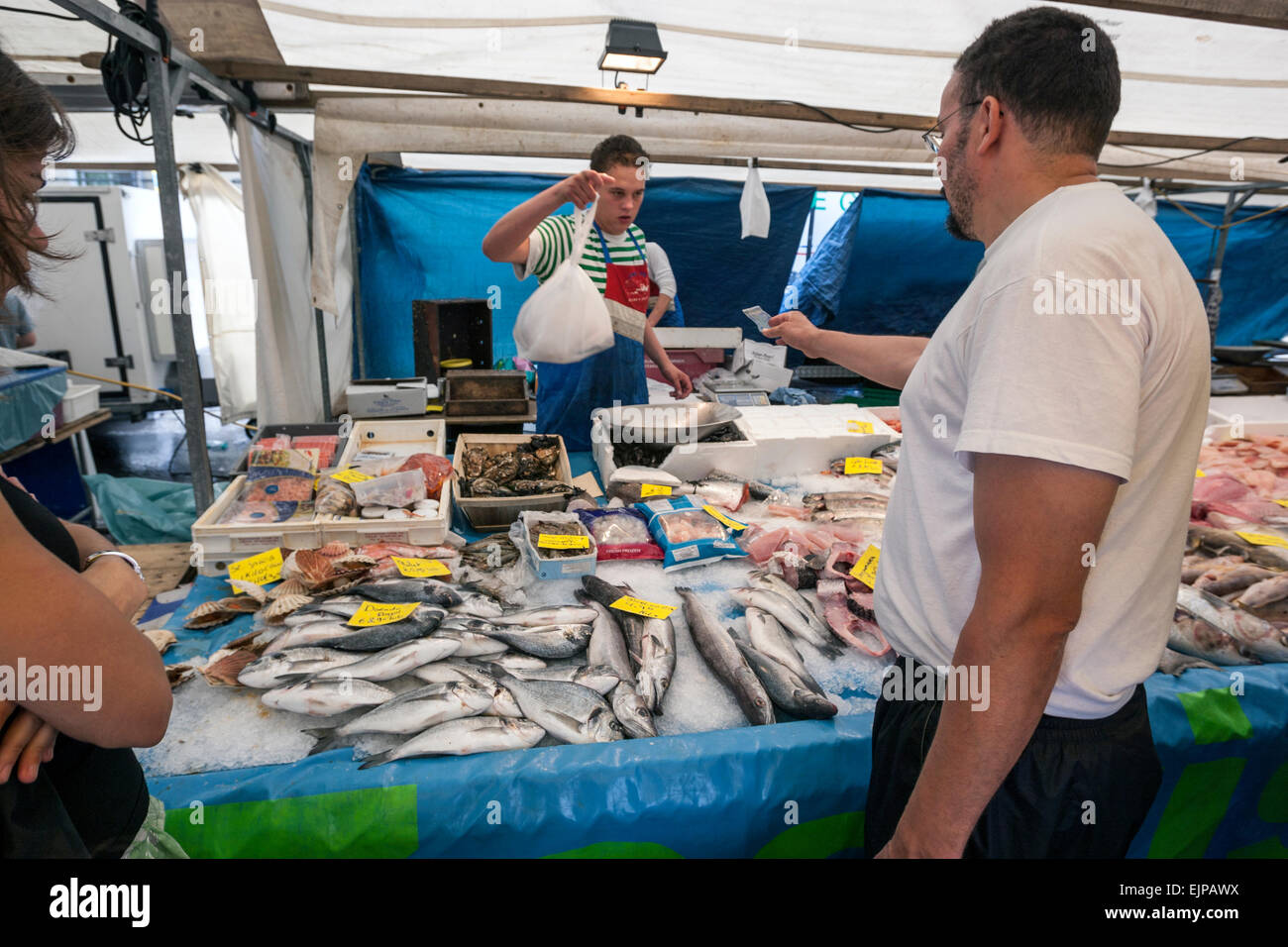 Selling fish rotterdam market hi-res stock photography and images - Alamy