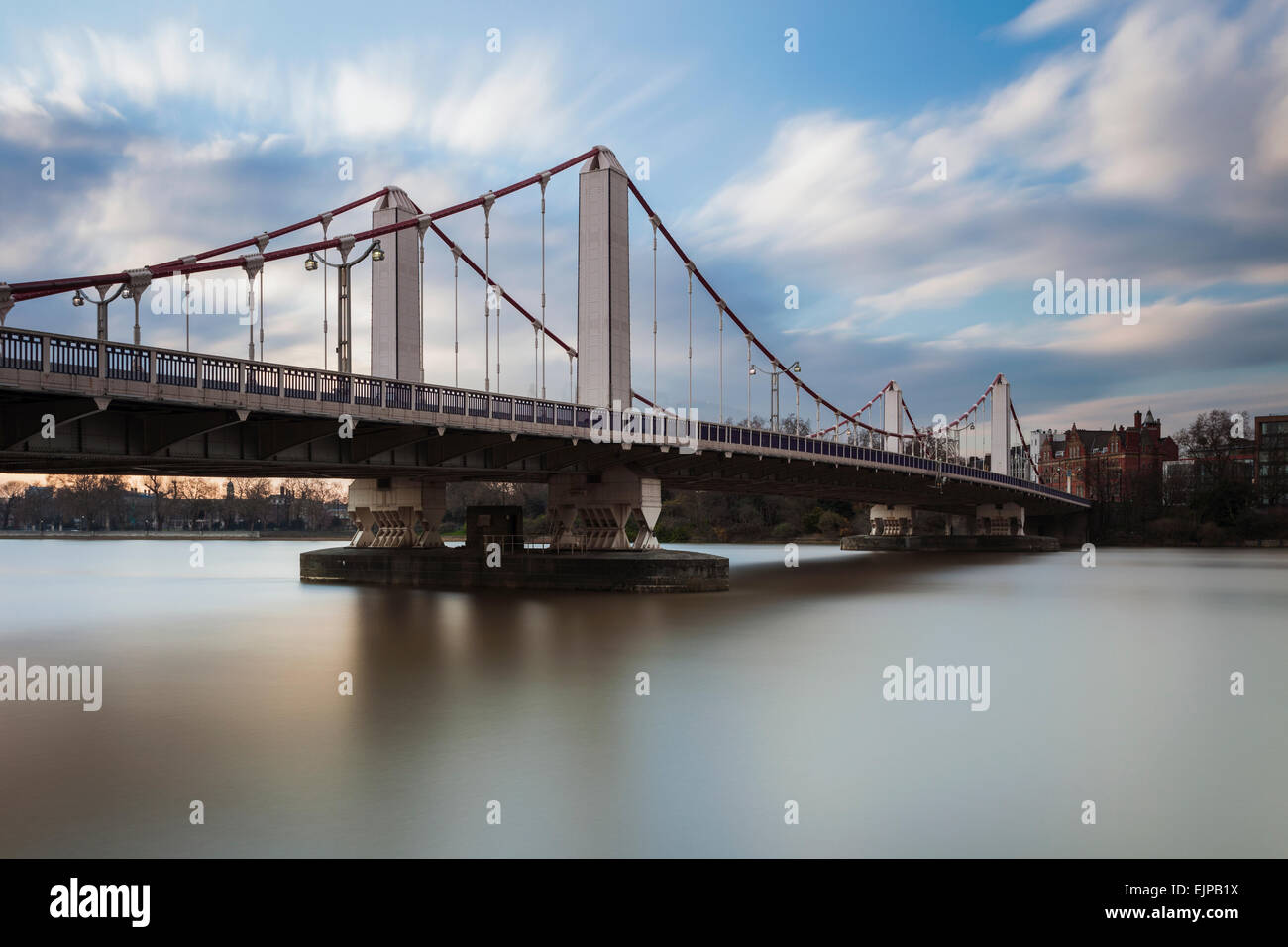 Chelsea bridge hi-res stock photography and images - Alamy