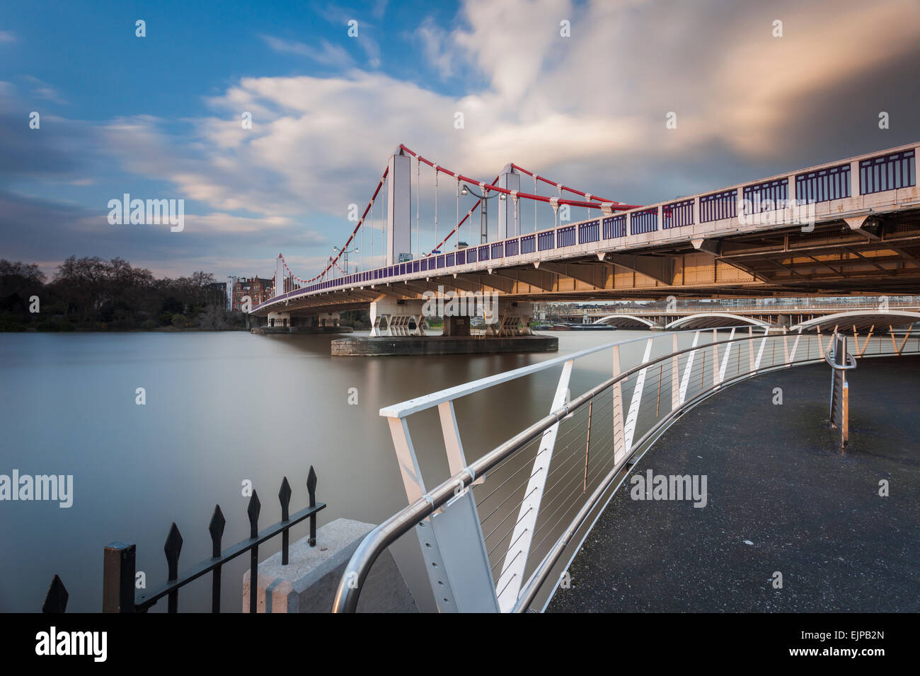 Chelsea bridge hi-res stock photography and images - Alamy