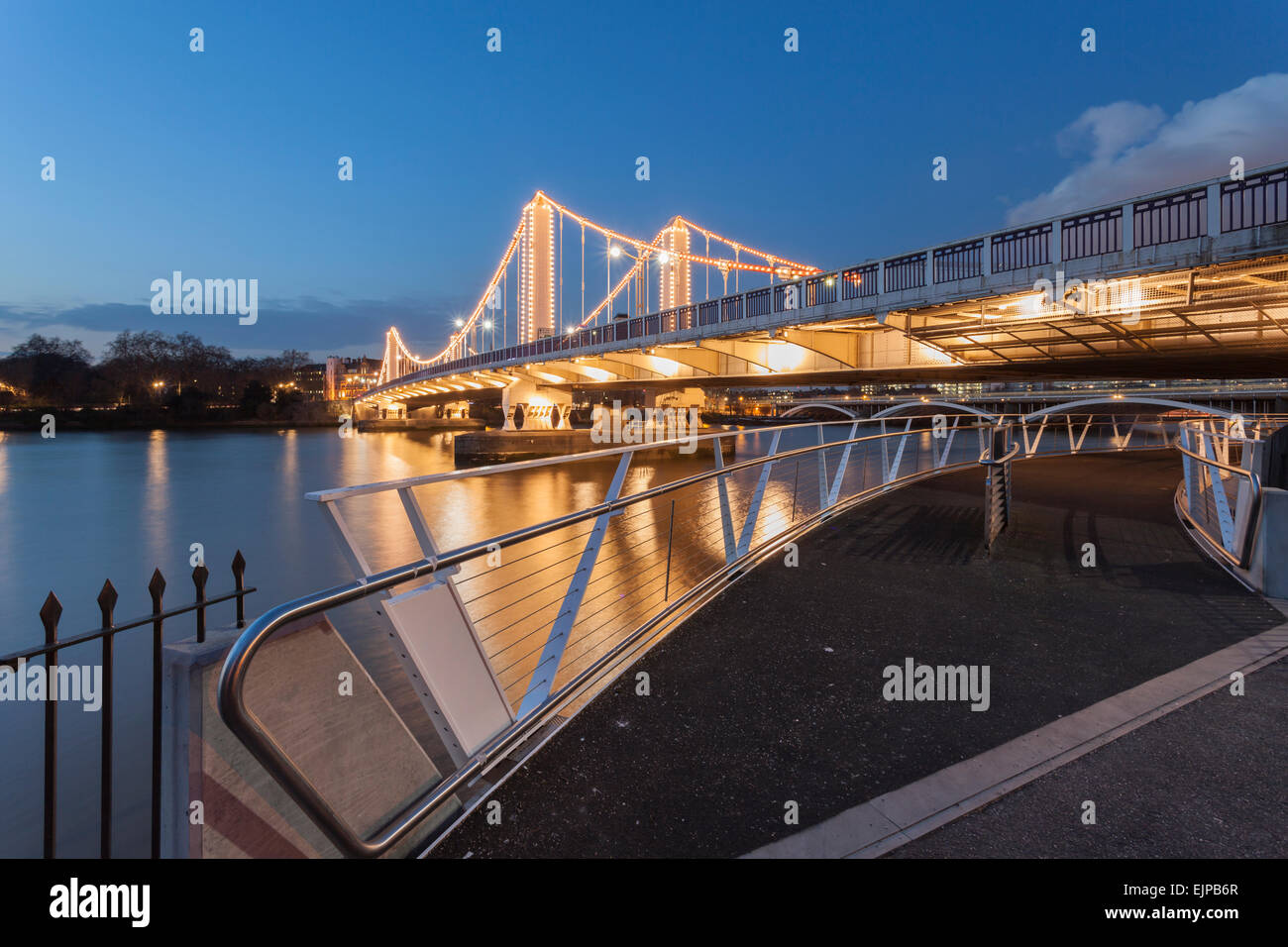 Evening at Chelsea Bridge in London Stock Photo - Alamy