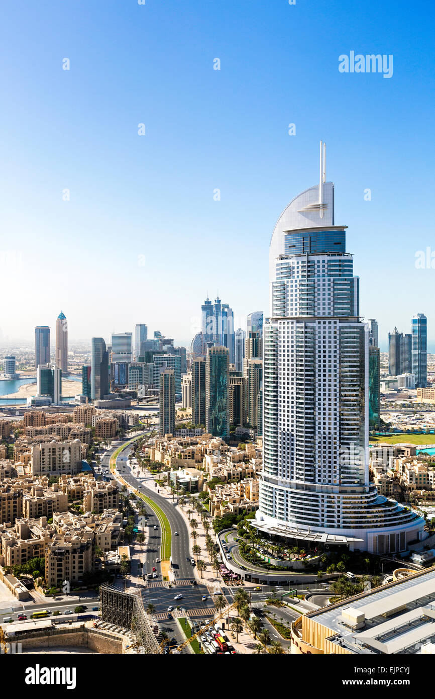 Uae dubai business skyscraper hi-res stock photography and images - Alamy