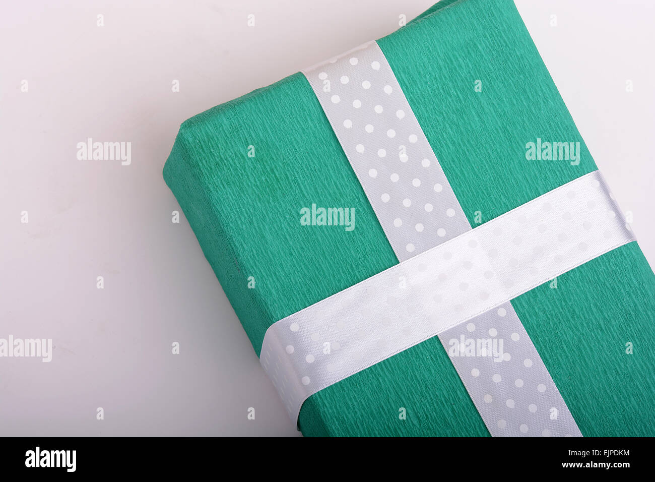 green gift box Stock Photo - Alamy