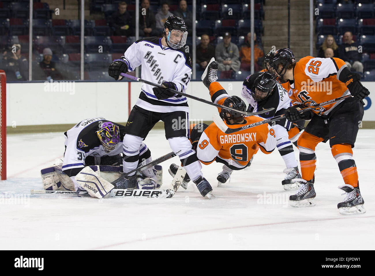 South Bend, Indiana, USA. 28th Mar, 2015. Minnesota State goaltender ...