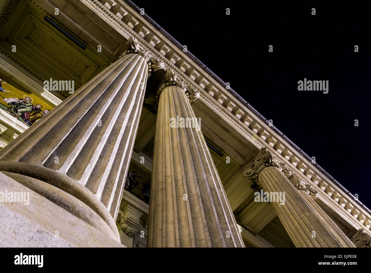 Columns, pillars of historic building Stock Photo - Alamy