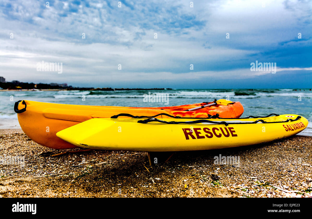 Rescue boats hi-res stock photography and images - Alamy