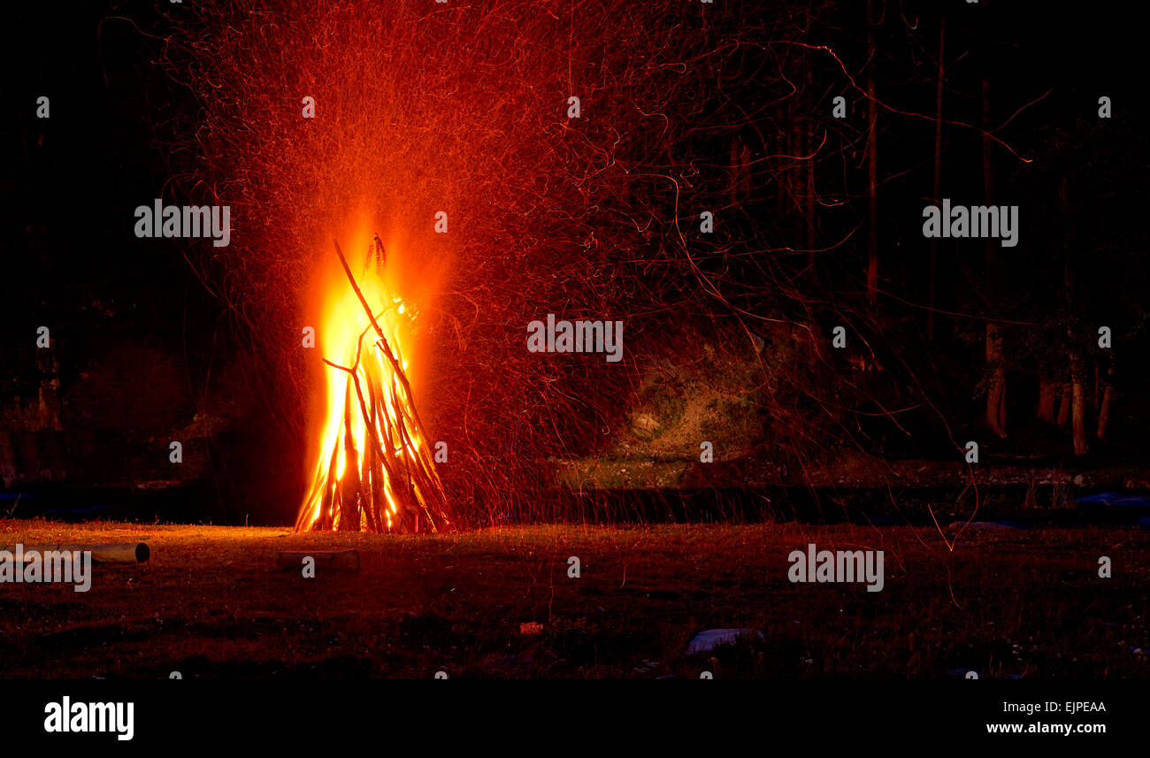 Big camp fire at night Stock Photo - Alamy