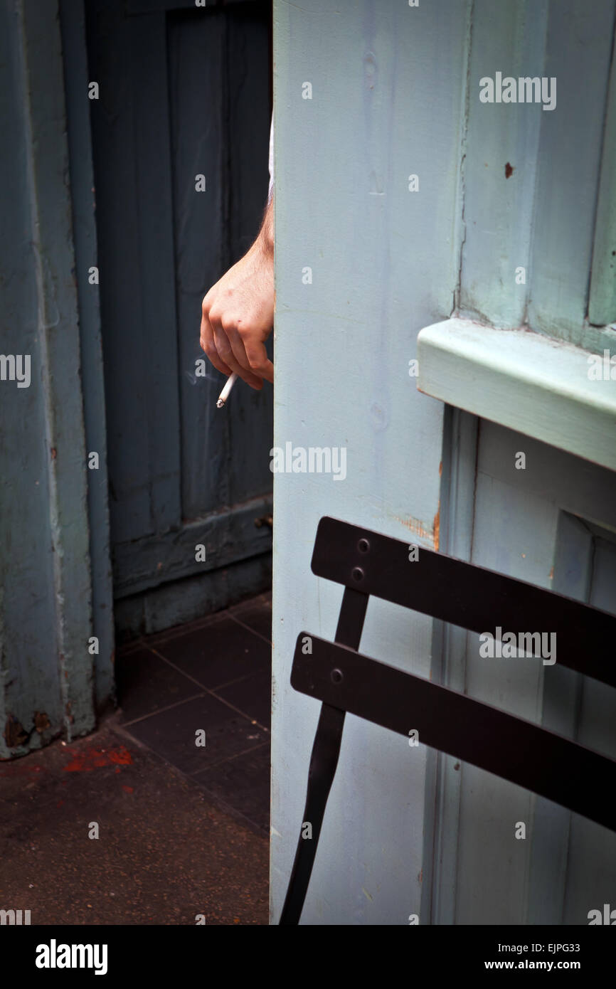 Smoking restaurant hi-res stock photography and images - Alamy