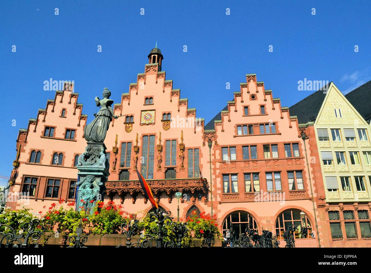 Roemerberg square hi-res stock photography and images - Alamy
