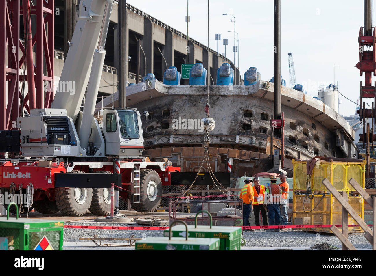 Seattle, Washington, USA. 30th Mar, 2015. Crane lifts the cutter face ...