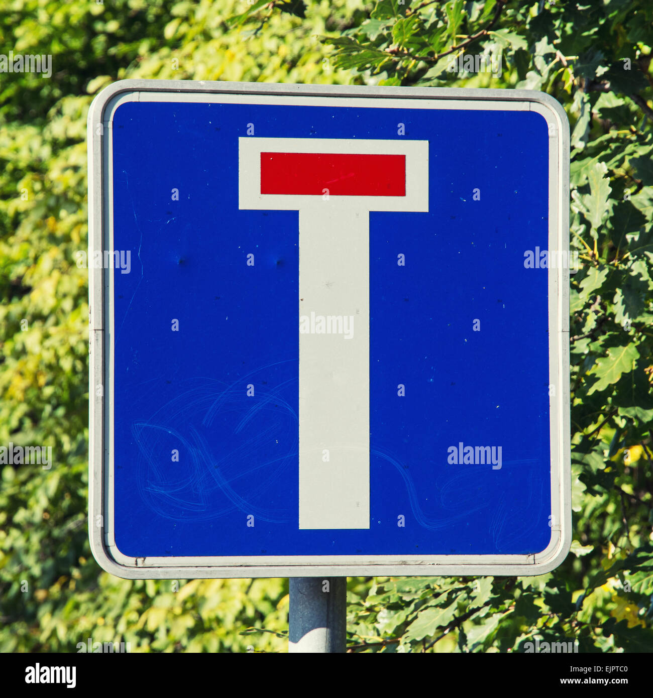 Sign indicating road with a dead end Stock Photo - Alamy
