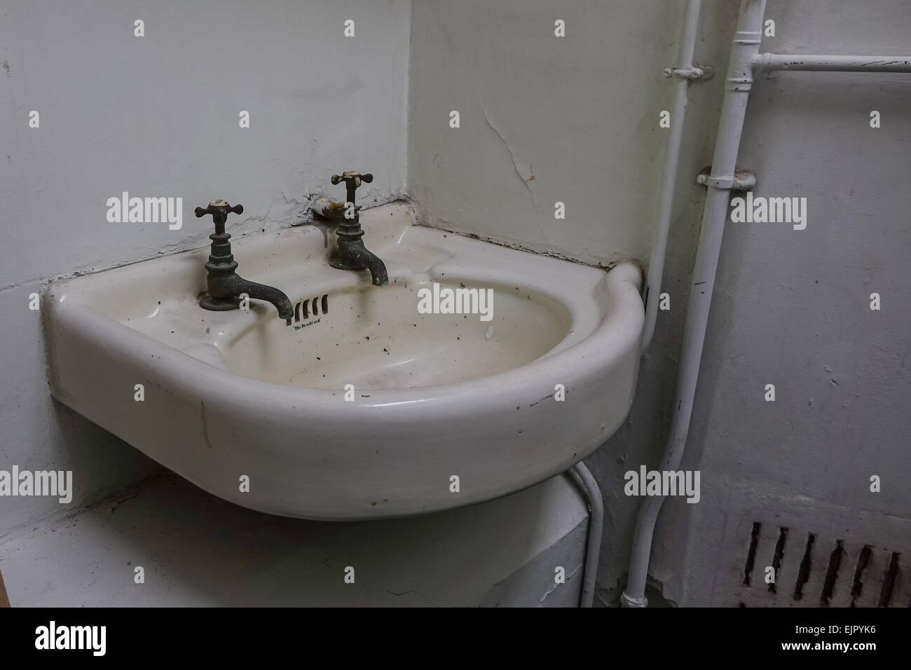 Prison cell sink hi-res stock photography and images - Alamy