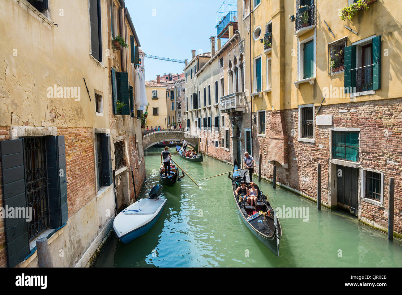 Venice gondola gondoliers hi-res stock photography and images - Alamy