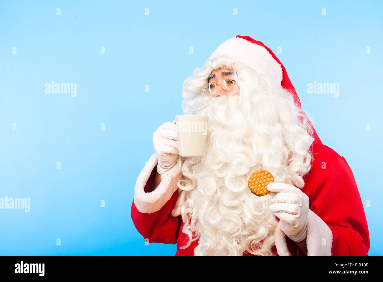 Man hand holding cracker hi-res stock photography and images - Alamy