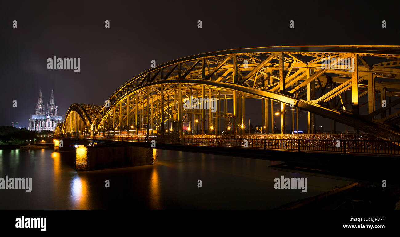 Hohenzollern Bridge, illuminated at night, Cologne Cathedral behind ...