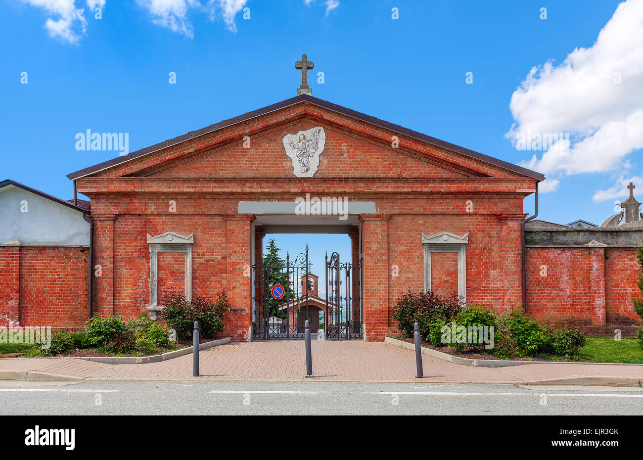Entrance to cemetery hi-res stock photography and images - Alamy