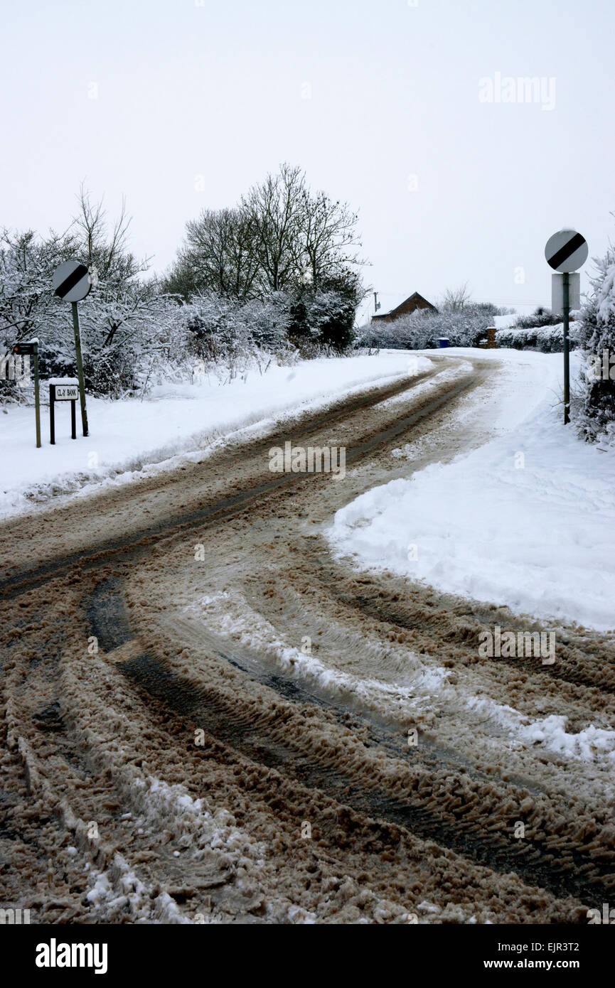 Slushy snow covered roads in a village in Oxfordshire, England Stock ...