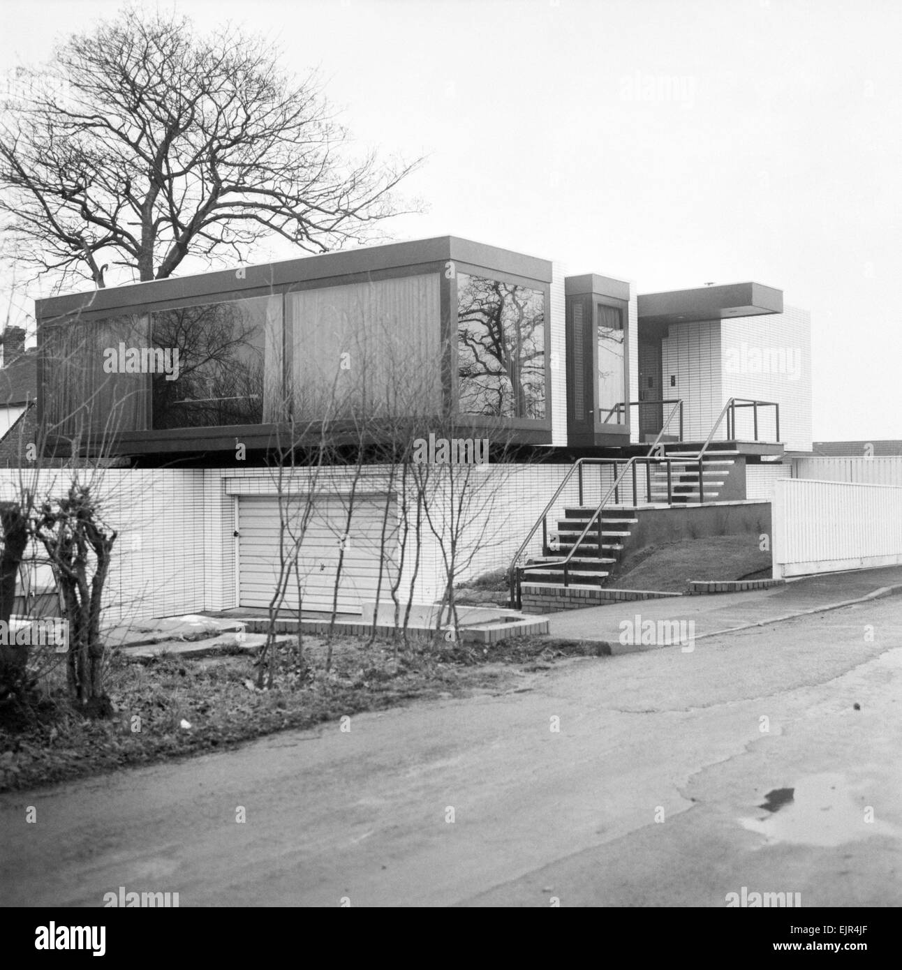 George Bests Bramhall Cheshire Home. January 1972 72-0363 Stock Photo ...