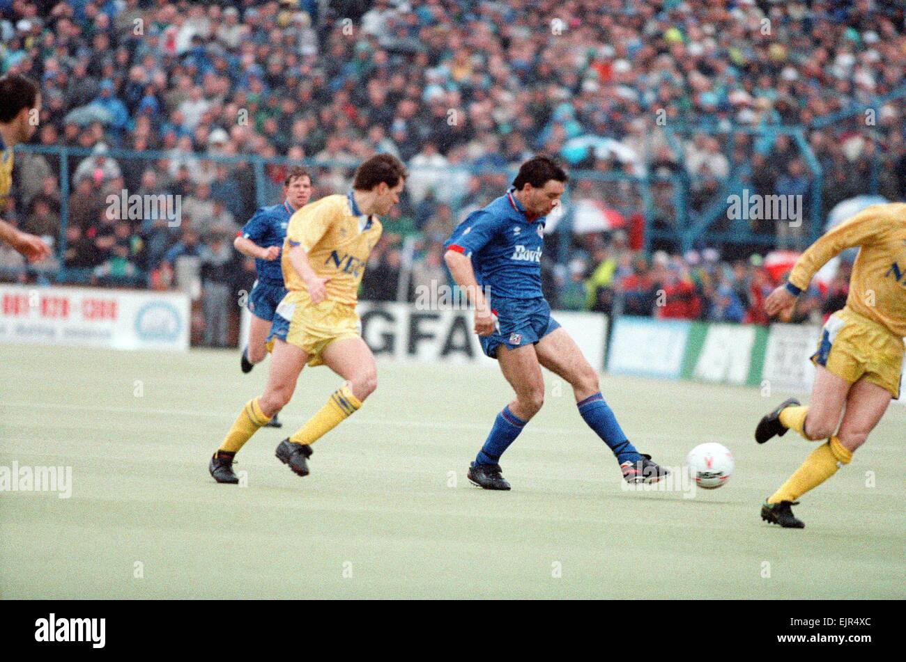 Littlewoods Cup. Oldham Athletic 2-2 Everton 17th February 1990. Neil ...