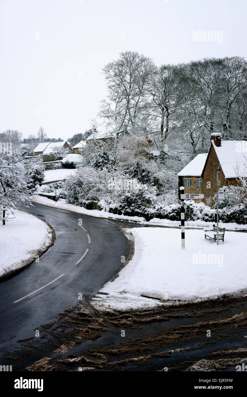 Rural cotswold village winter snow scene Stock Photo - Alamy
