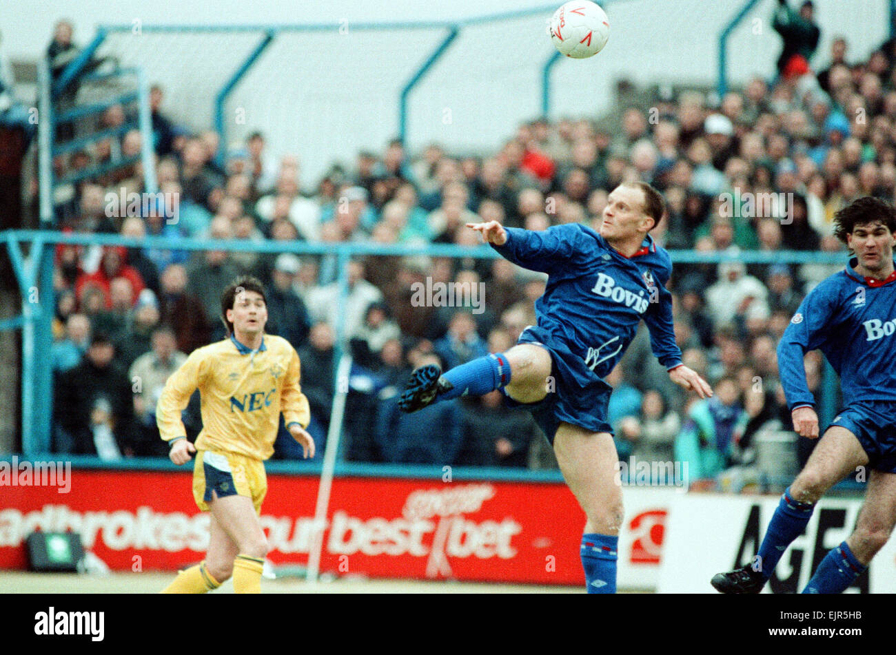 Littlewoods Cup. Oldham Athletic 2-2 Everton 17th February 1990 Andy ...