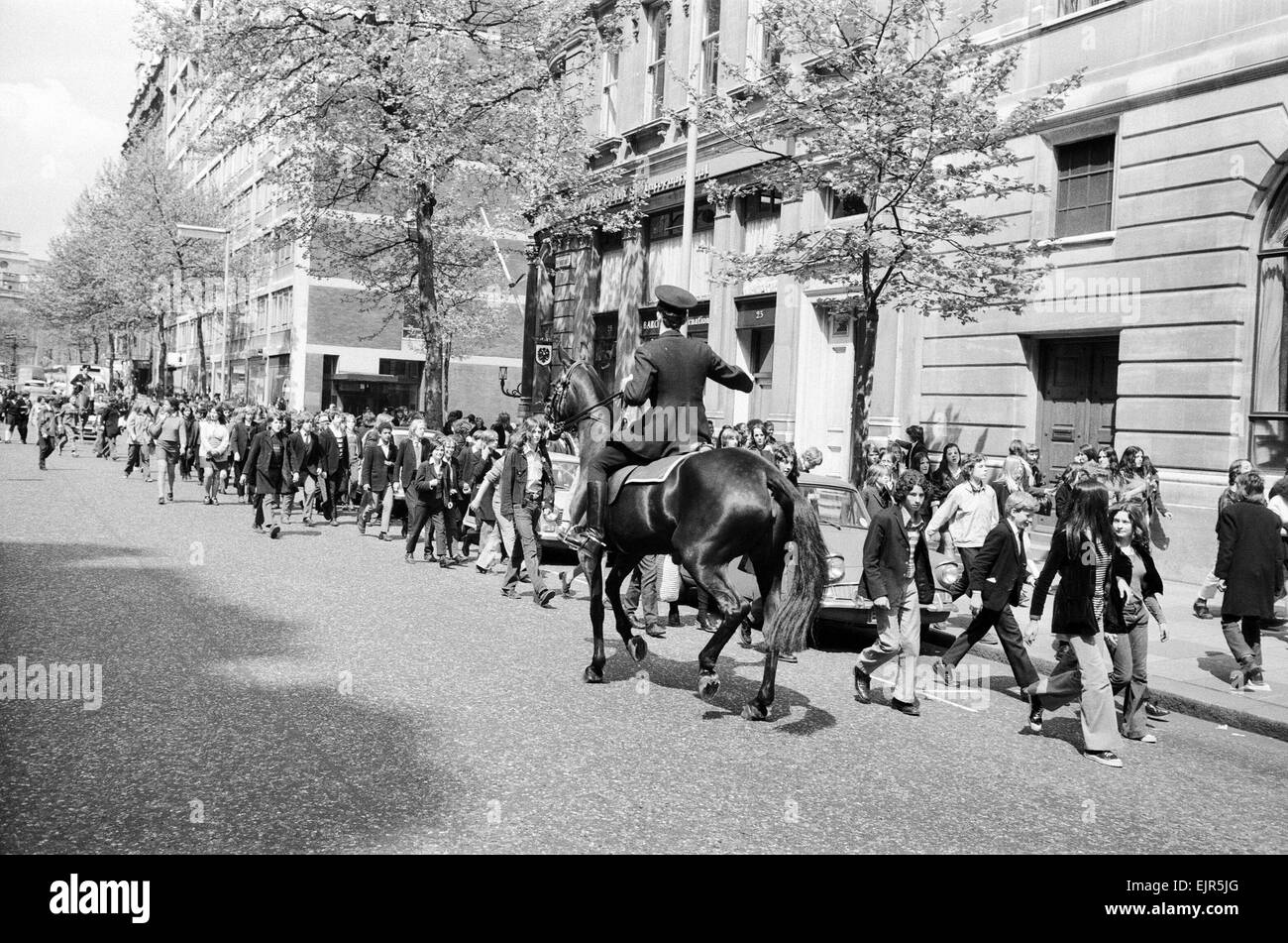 Students Demonstration in London 17th May 1972. A march of 10,000 ...