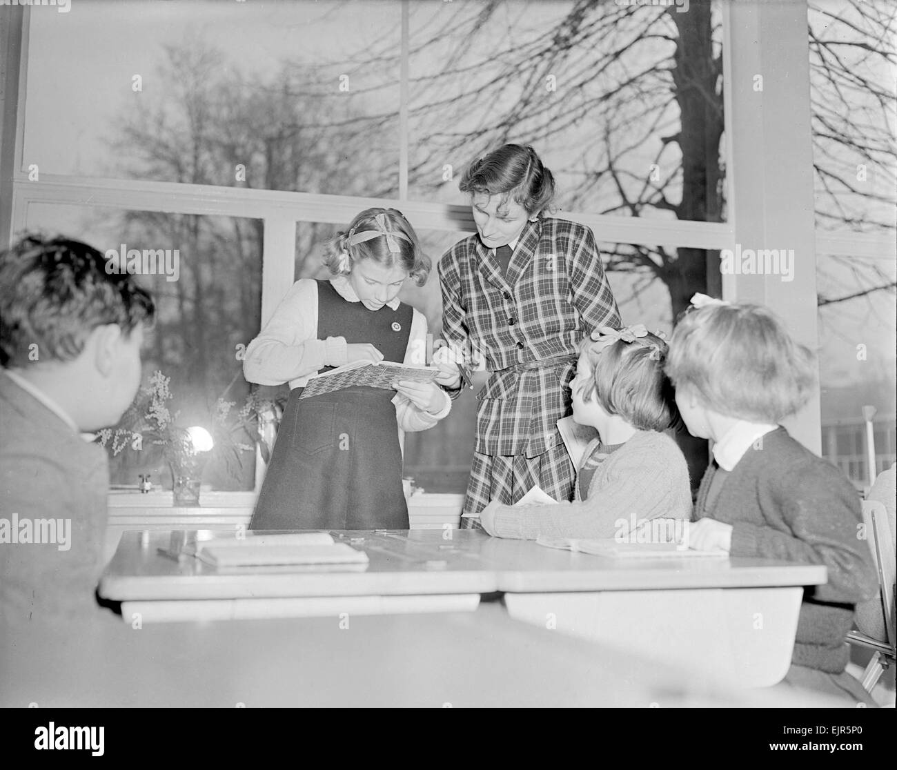 1950s classroom teacher High Resolution Stock Photography and Images ...