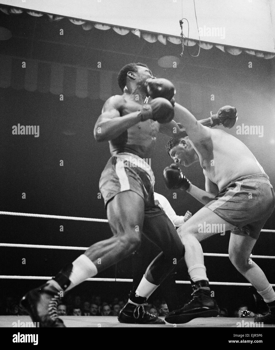 Heavyweight bout at The Stadium arena in Liverpool, Merseyside. Jim ...