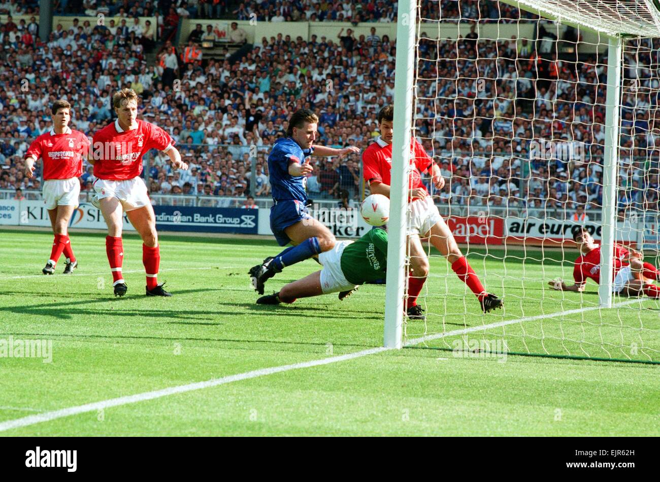 1990 football league cup forest hi-res stock photography and images - Alamy