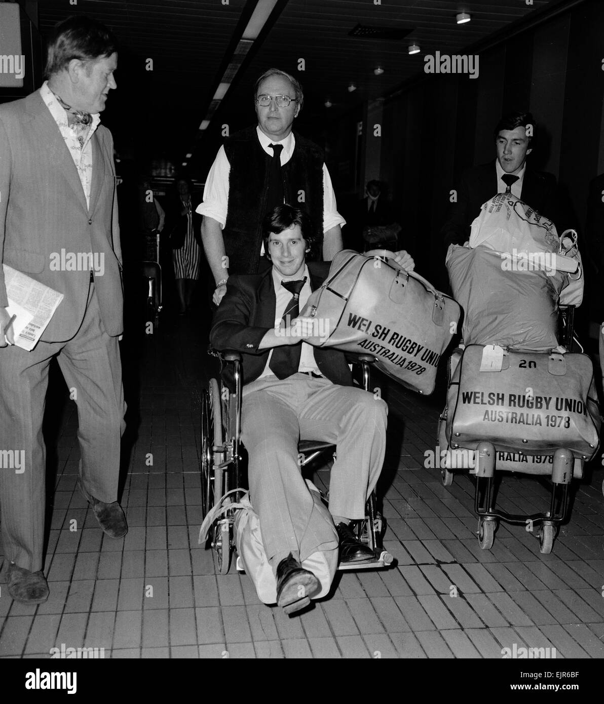 Welsh rugby team arriving back at Heathrow from Australia. Alun Donovan ...