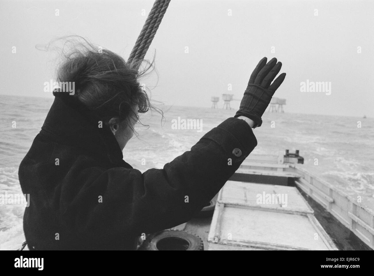 Dorothy Calvert widow of Reg Calvert, waves goodbye to home of pirate ...