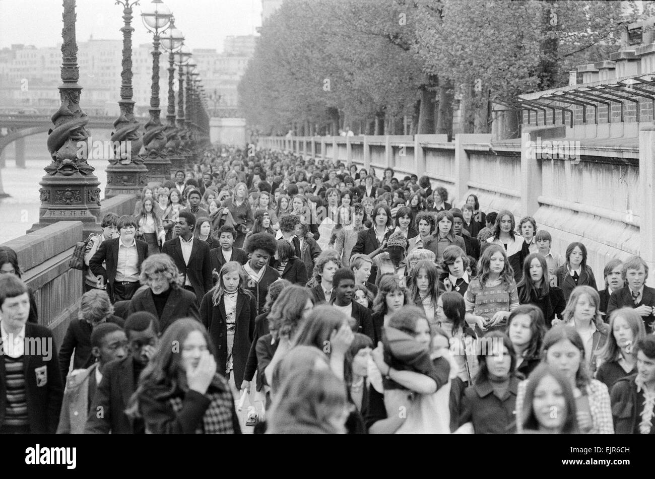 Students Demonstration in London 17th May 1972. A march of 10,000 ...