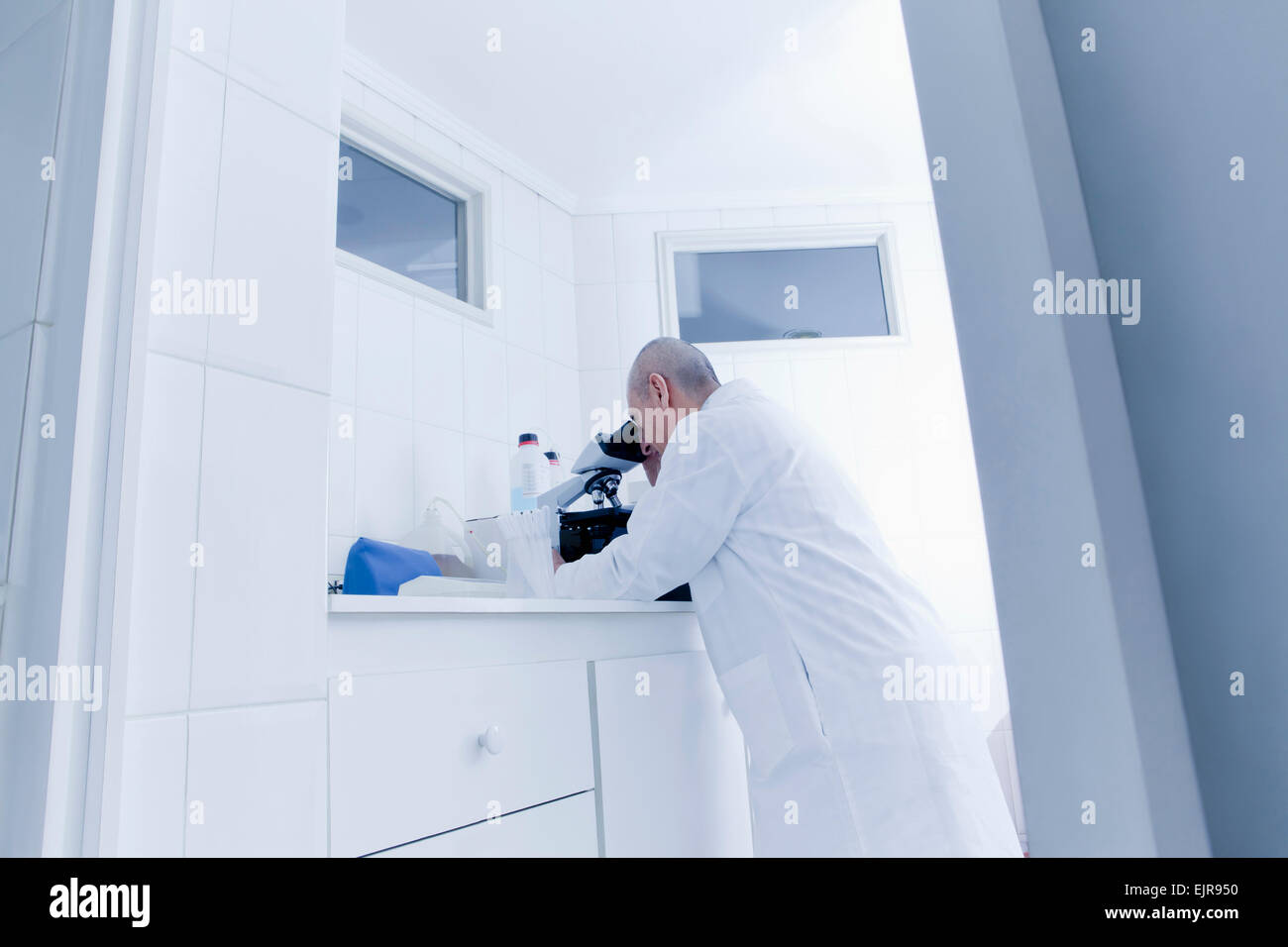 Old man scientist using hi-res stock photography and images - Alamy