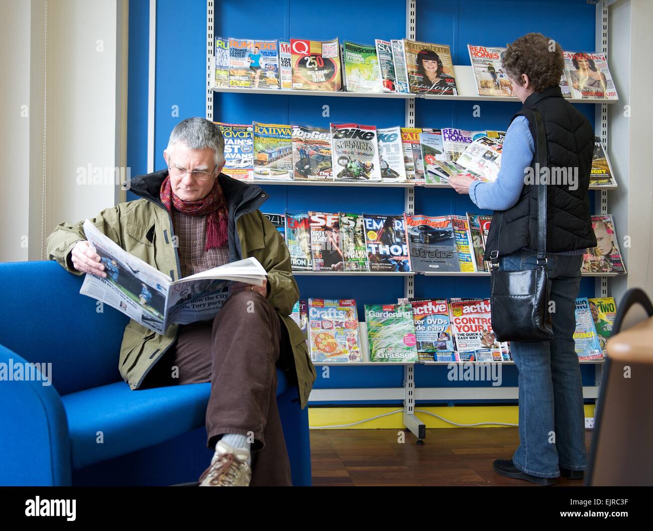 Newspaper library hi-res stock photography and images - Alamy