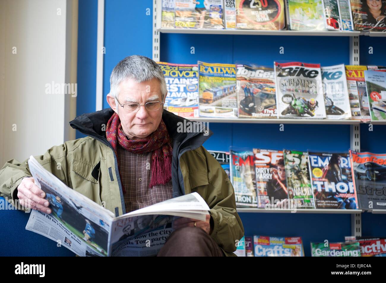Newspaper library hi-res stock photography and images - Alamy